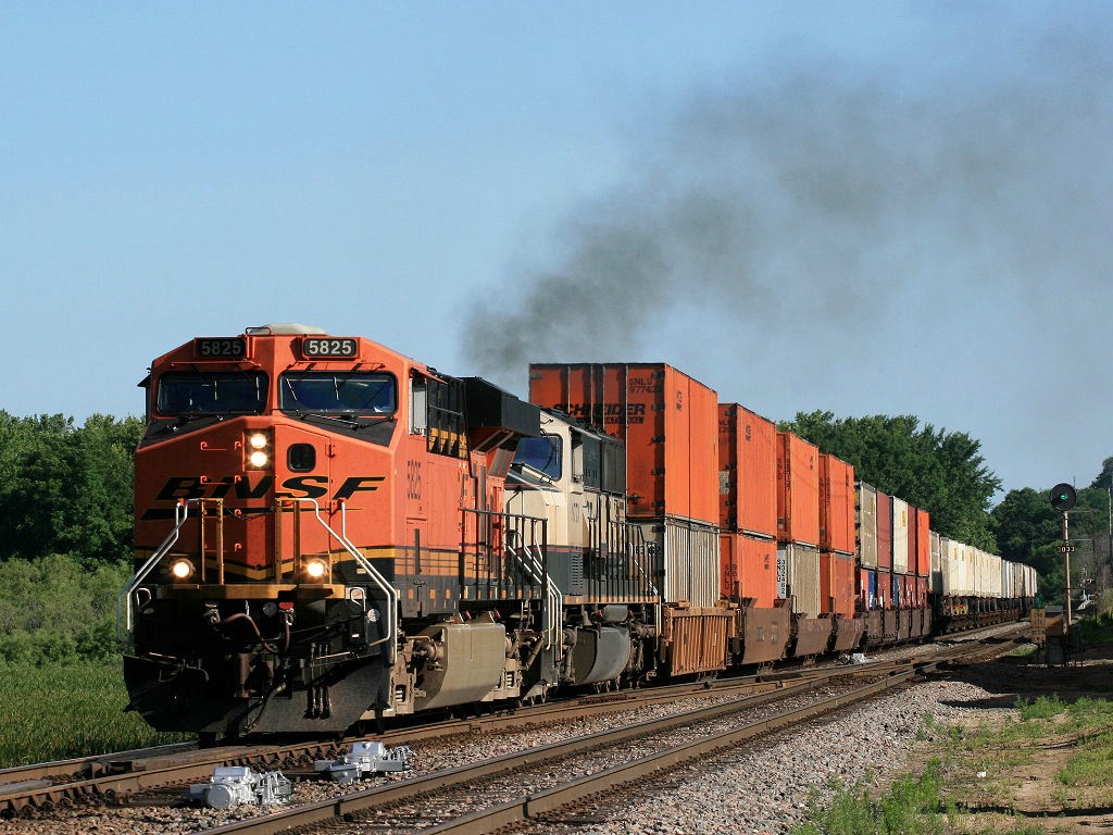 BNSF 5825